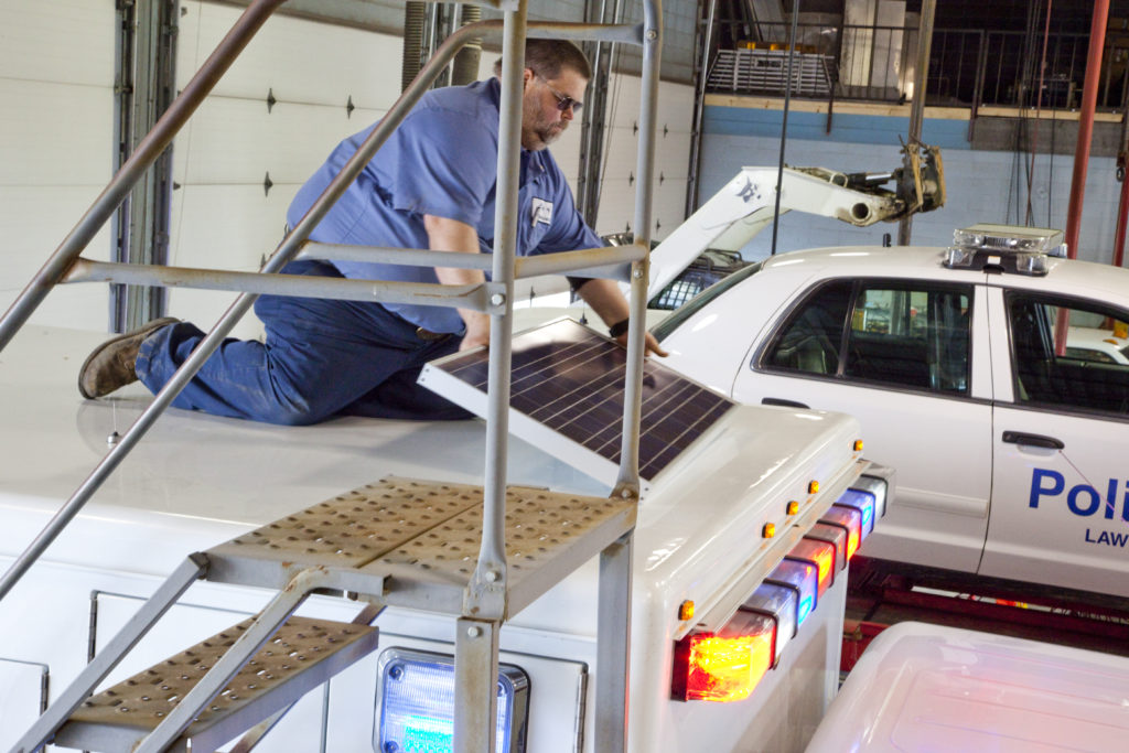 City rolls out solar panels on ambulance in order to save a few bucks ...